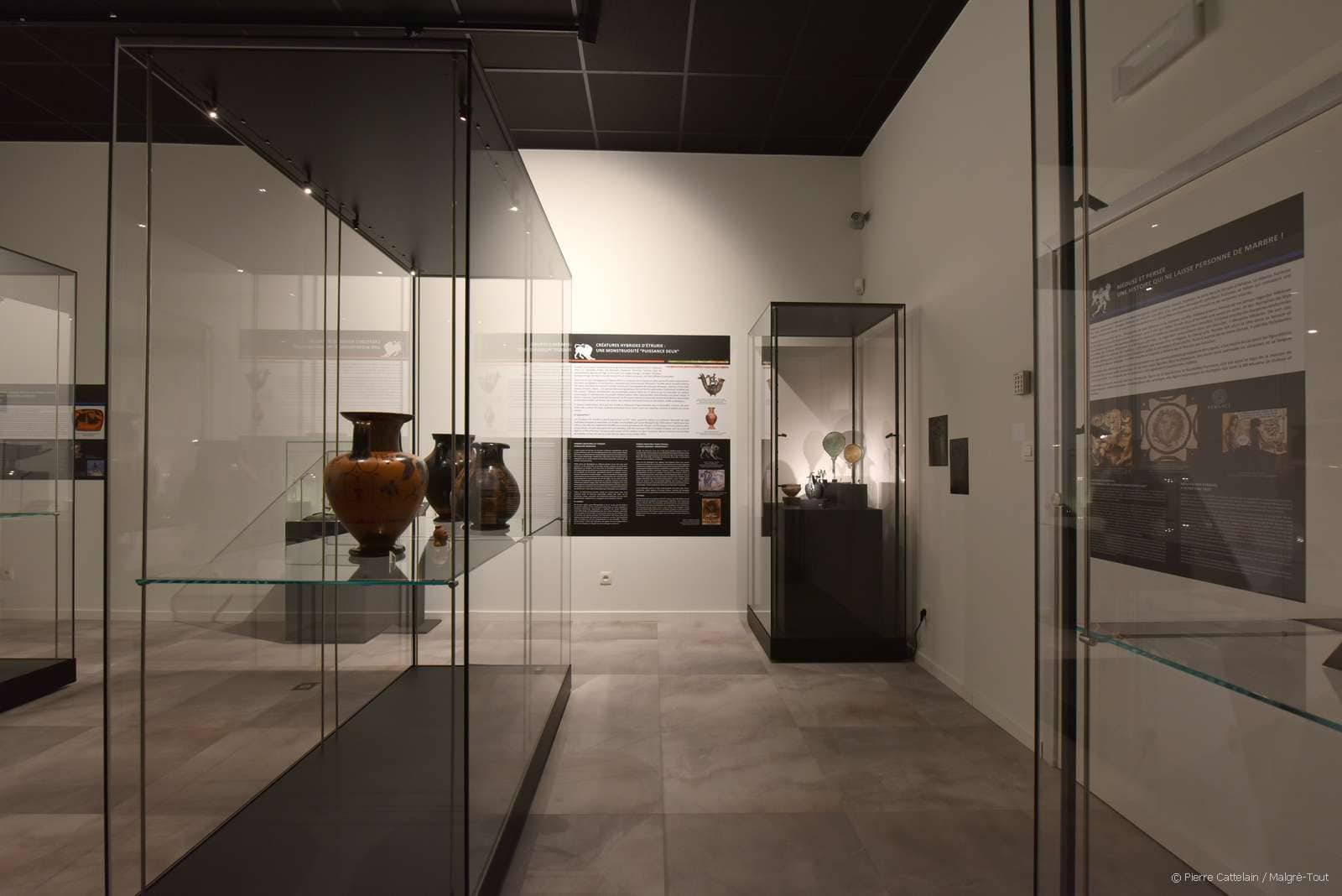 Museum Showcase Solutions - The Malgre-Tout in Belgium