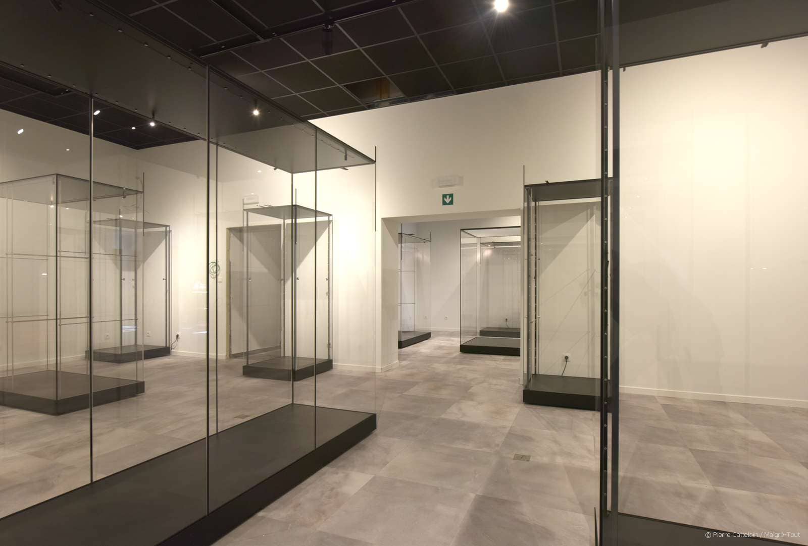 Museum Showcase Solutions - The Malgre-Tout in Belgium