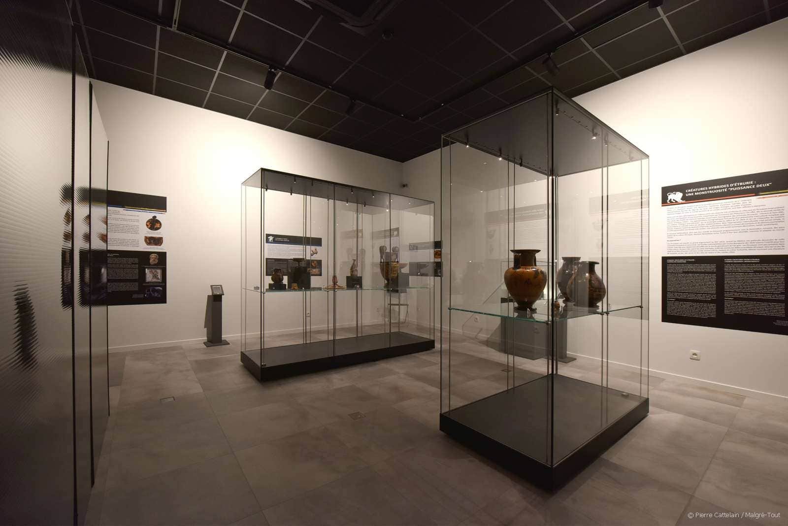 Museum Showcase Solutions - The Malgre-Tout in Belgium